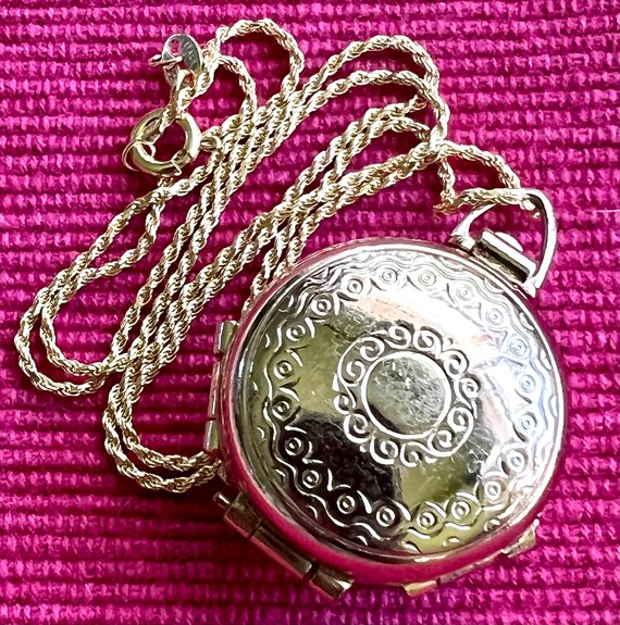 Coro Enamel Mechanical Locket Guilloché Enamel (1945-… - Gem