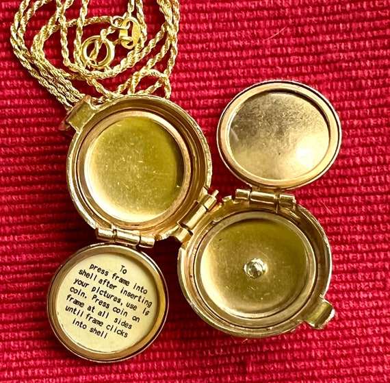 Coro Enamel Mechanical Locket Guilloché Enamel (1945-… - Gem