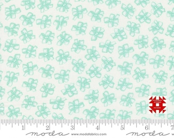 Moda Isabella by Minick and Simpson Swirly Calico Print on Cream item ...