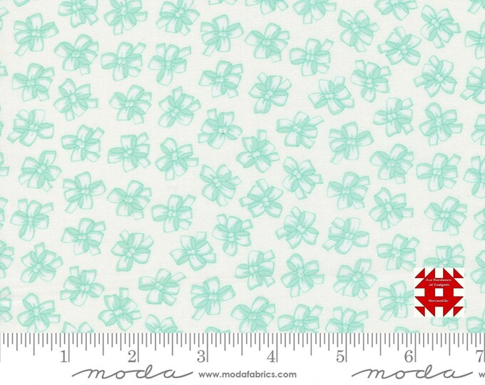 Moda Isabella by Minick and Simpson Swirly Calico Print on Cream item ...