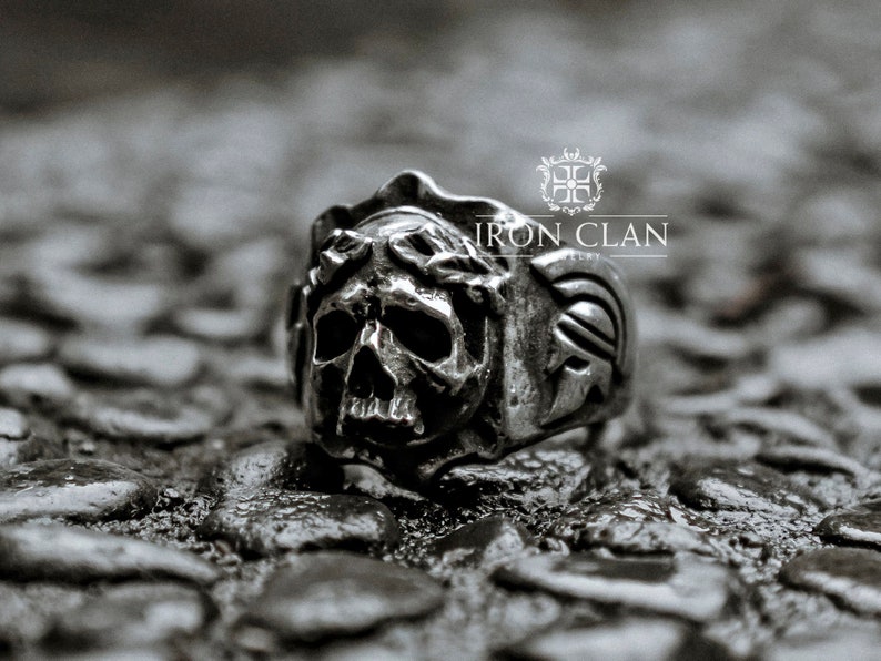 CAESAR handsculpted Skull Ring Gothic Ring - Etsy