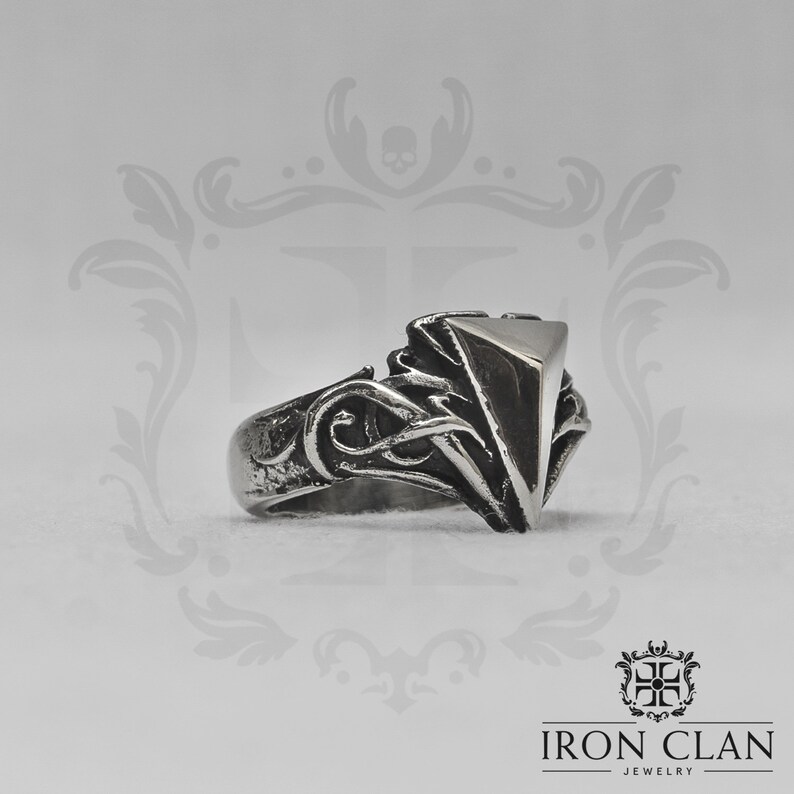 TRIANGLE handsculpted Skull Ring Gothic Signet Ring - Etsy