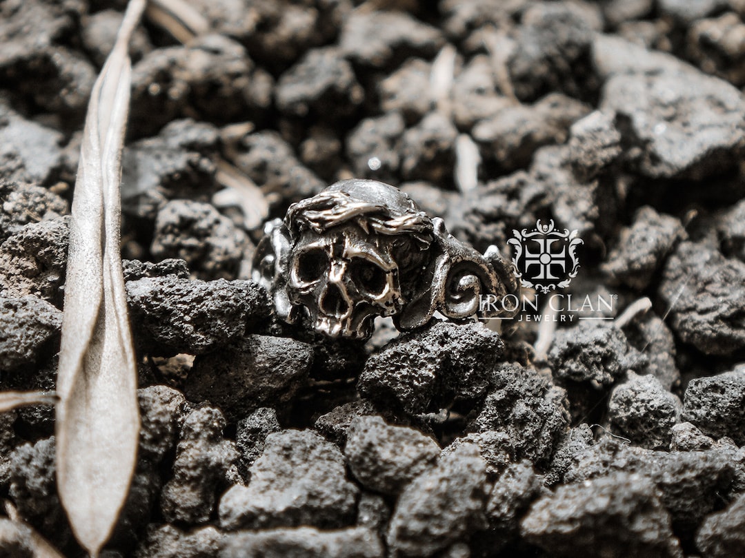 EMPRESS (handsculpted Signet Ring • Gothic Signet Ring) - Etsy