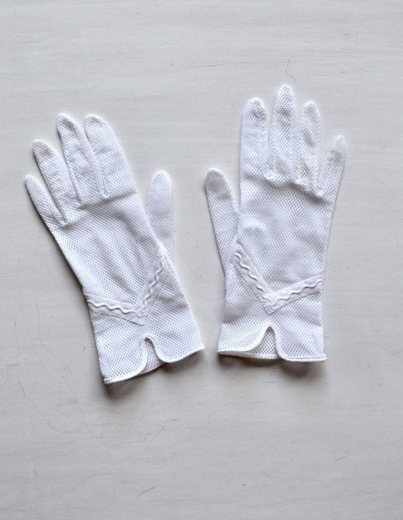 Ladies white gloves wrist length store