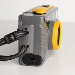 Le Clic Tuff35 All Weather 35mm Point-and-shoot Film Camera - Near Mint ...