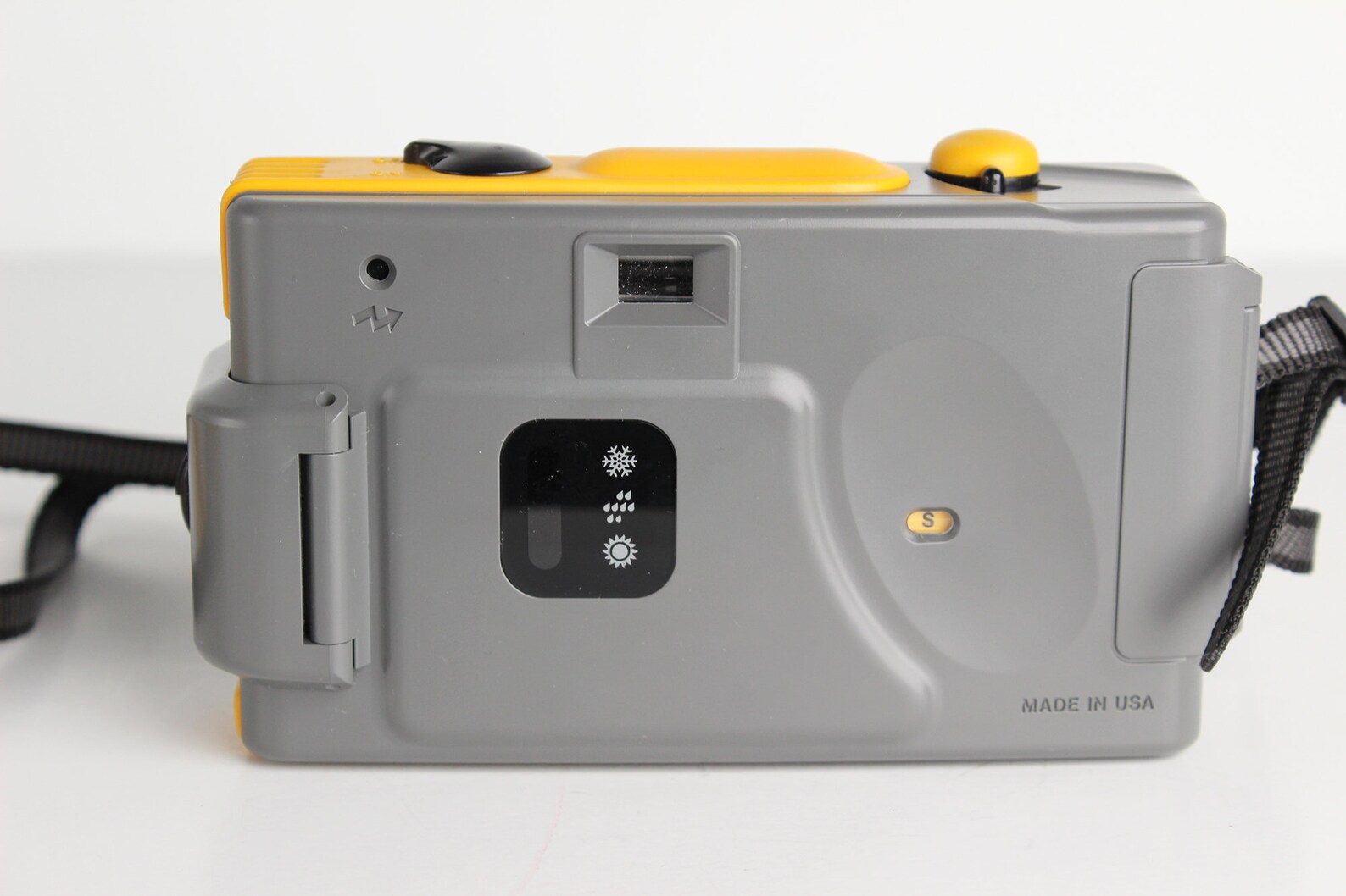 Le Clic Tuff35 All Weather 35mm Point-and-shoot Film Camera - Near Mint ...