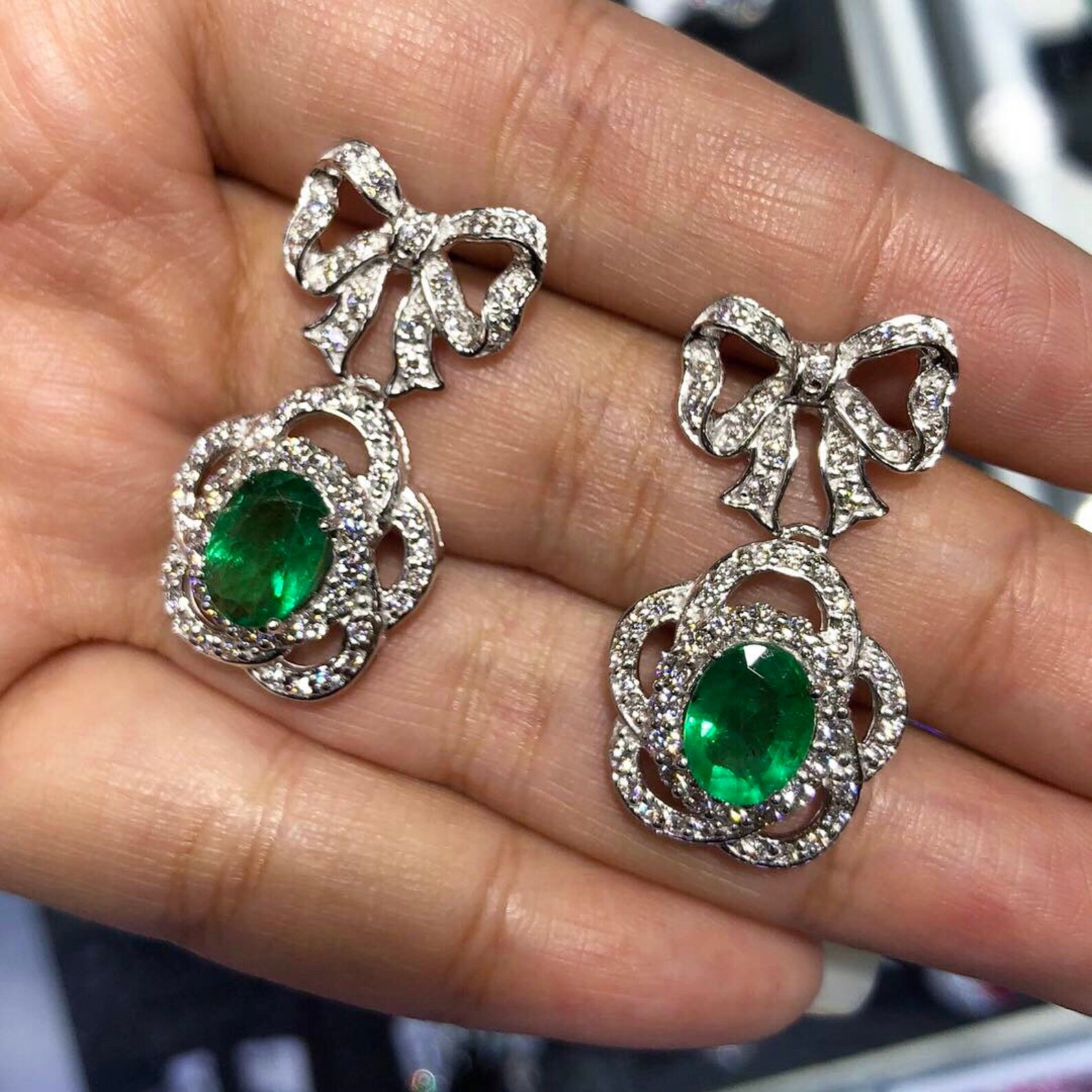 HUGE 5.71TCW Sparkling Emeralds & Diamond in 18K Solid WHITE Gold ...