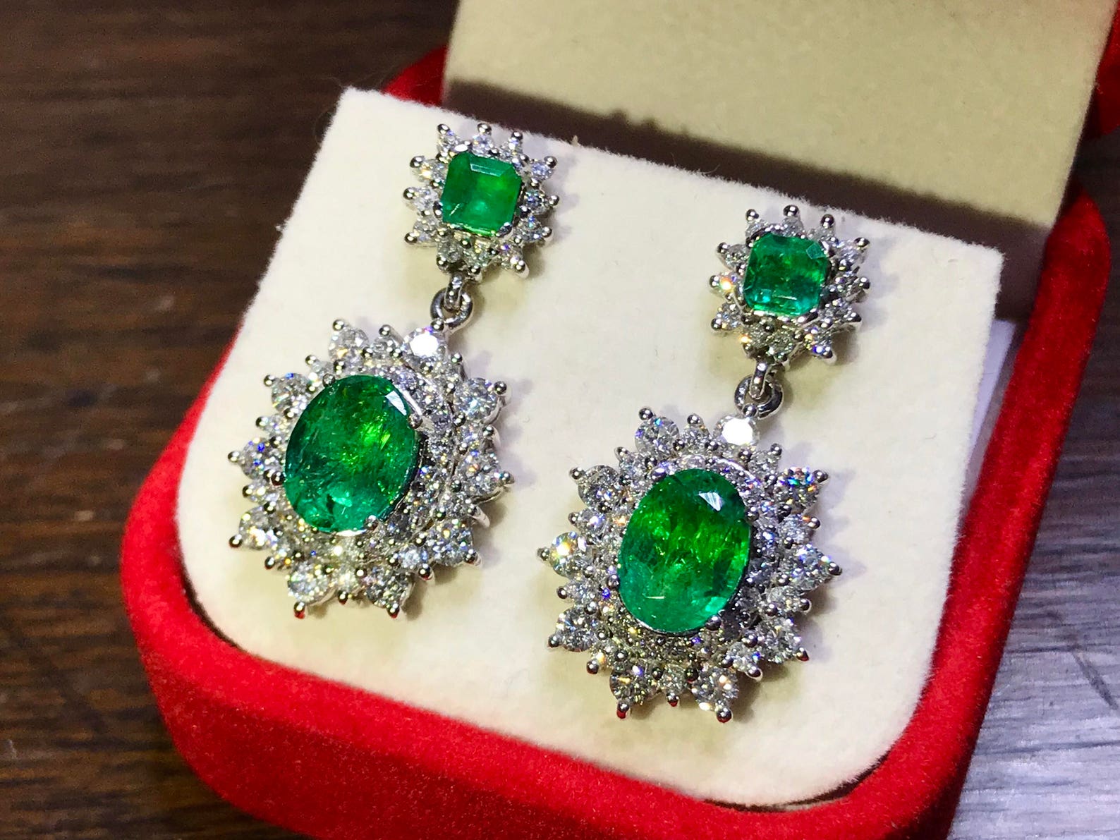 HUGE 7.08TCW Sparkling Emeralds & Diamond in 18K Solid WHITE Gold ...