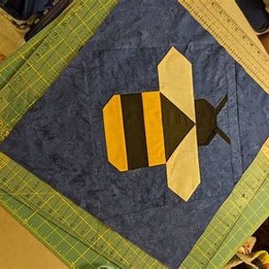 Bee Quilt Kit & Pattern, Bonus Firefly Pattern - Etsy