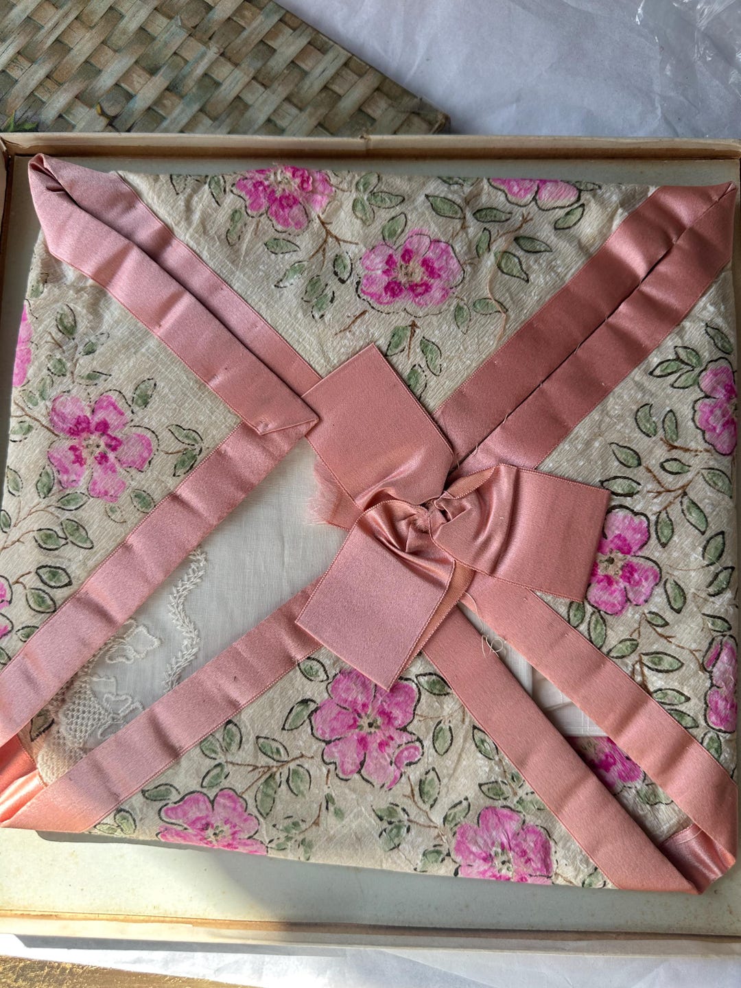 Vintage Hanky Silk and Crepe Paper Floral Painted Hanky Holder PINK - Etsy