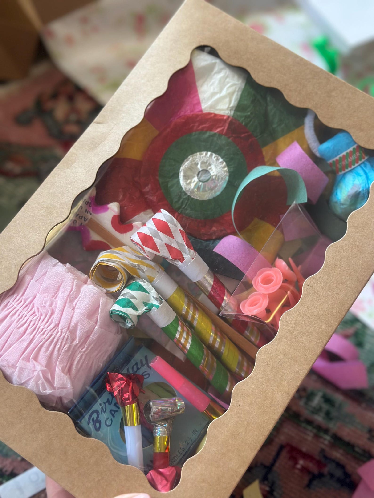 Vintage Party Box: Crepe Paper Festoon Garland, Serpentine Confetti ...