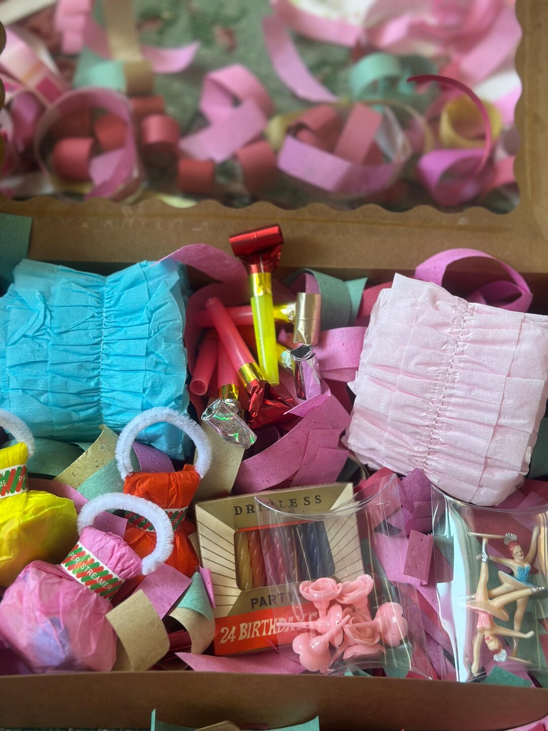 Vintage Party Box: Crepe Paper Festoon Garlands, Vintage-style ...