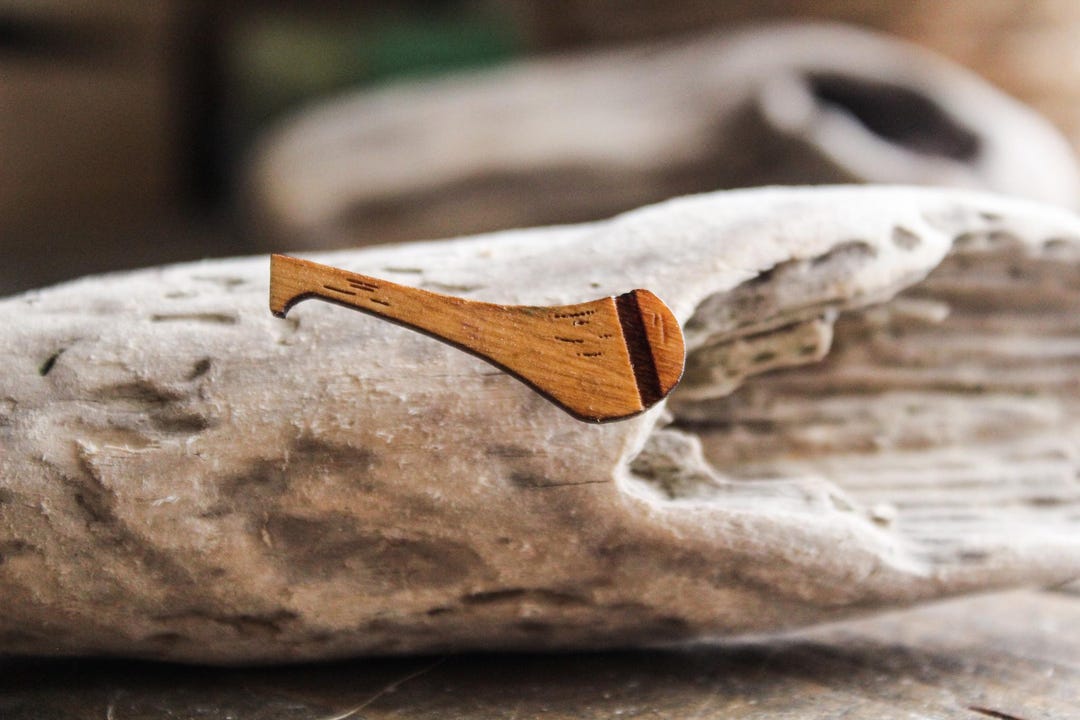 Hurl Wooden Pin Badge Wood GAA Irish Ireland Badge Pin Button Flair ...