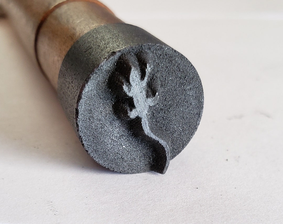 3/4" Graphite Lizard Stamp - Etsy