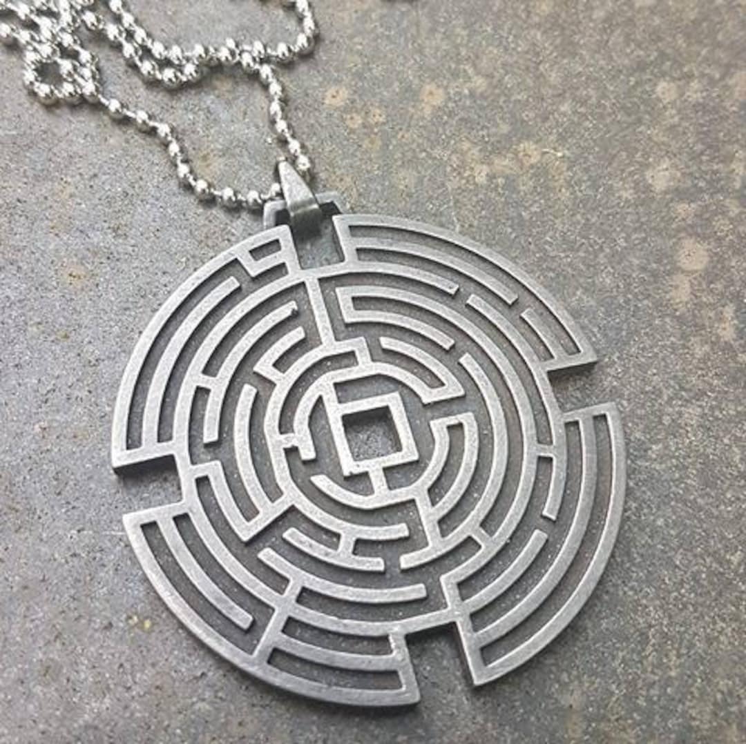 Prisoners - Maze Pendant Prop Replica - Etsy