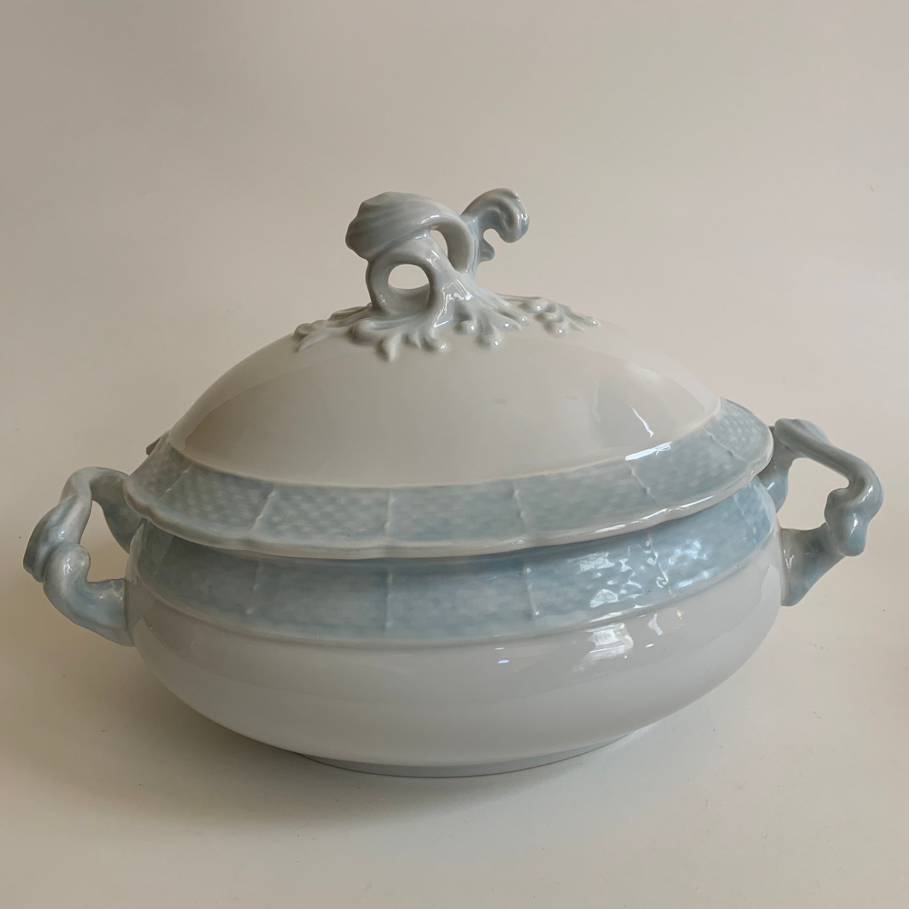 Thun TK Tureen Fine Porcelain Bohemian Czechoslovakia Carlsbad Menuet ...