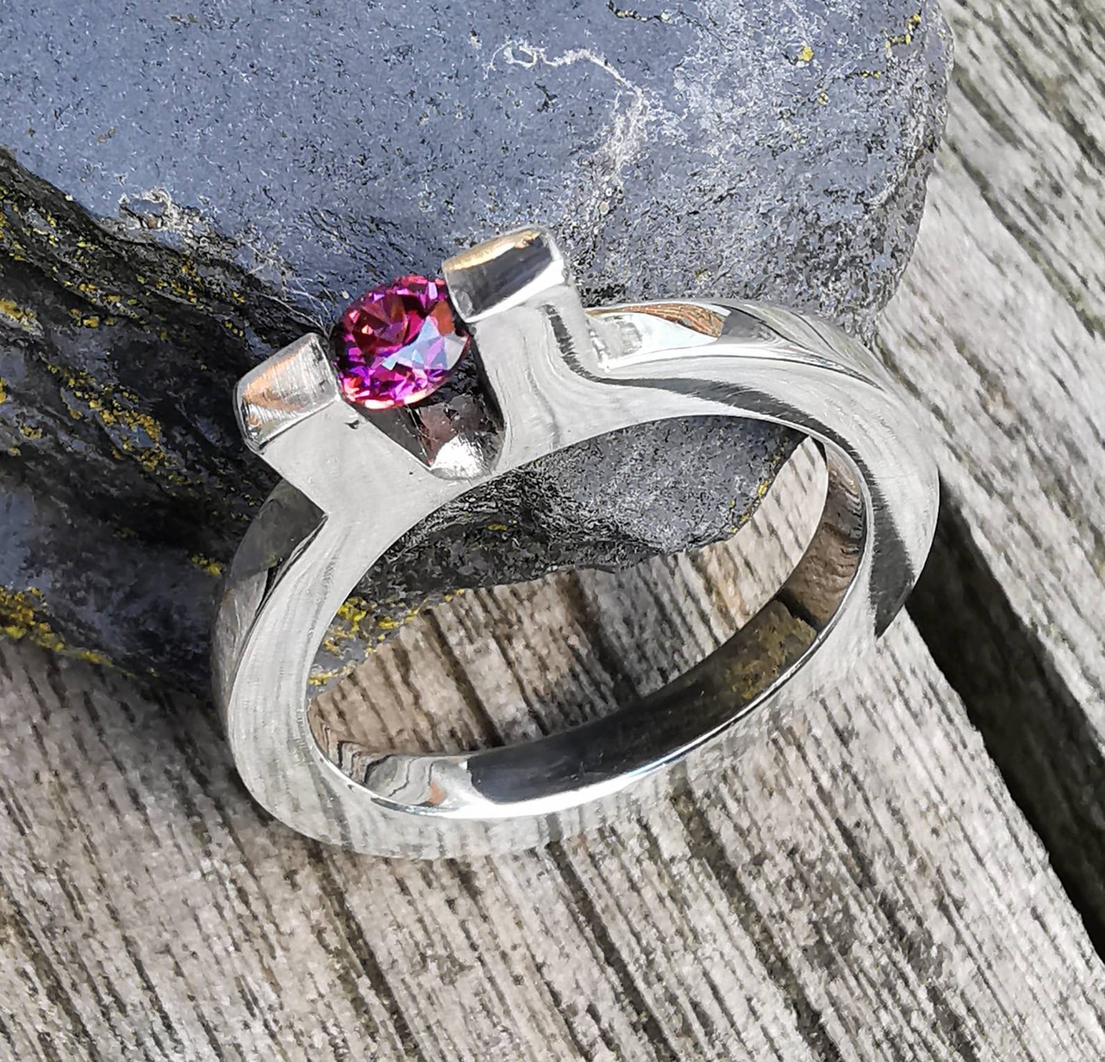 Stunning Contemporary Silver Ring With Semi-tension Fit Lab - Etsy UK