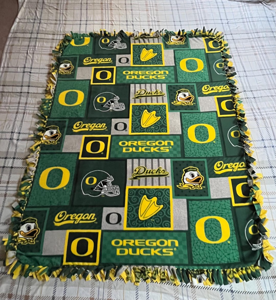 NCAA University of Oregon Ducks Double-thick Fleece Bedspread/blanket ...