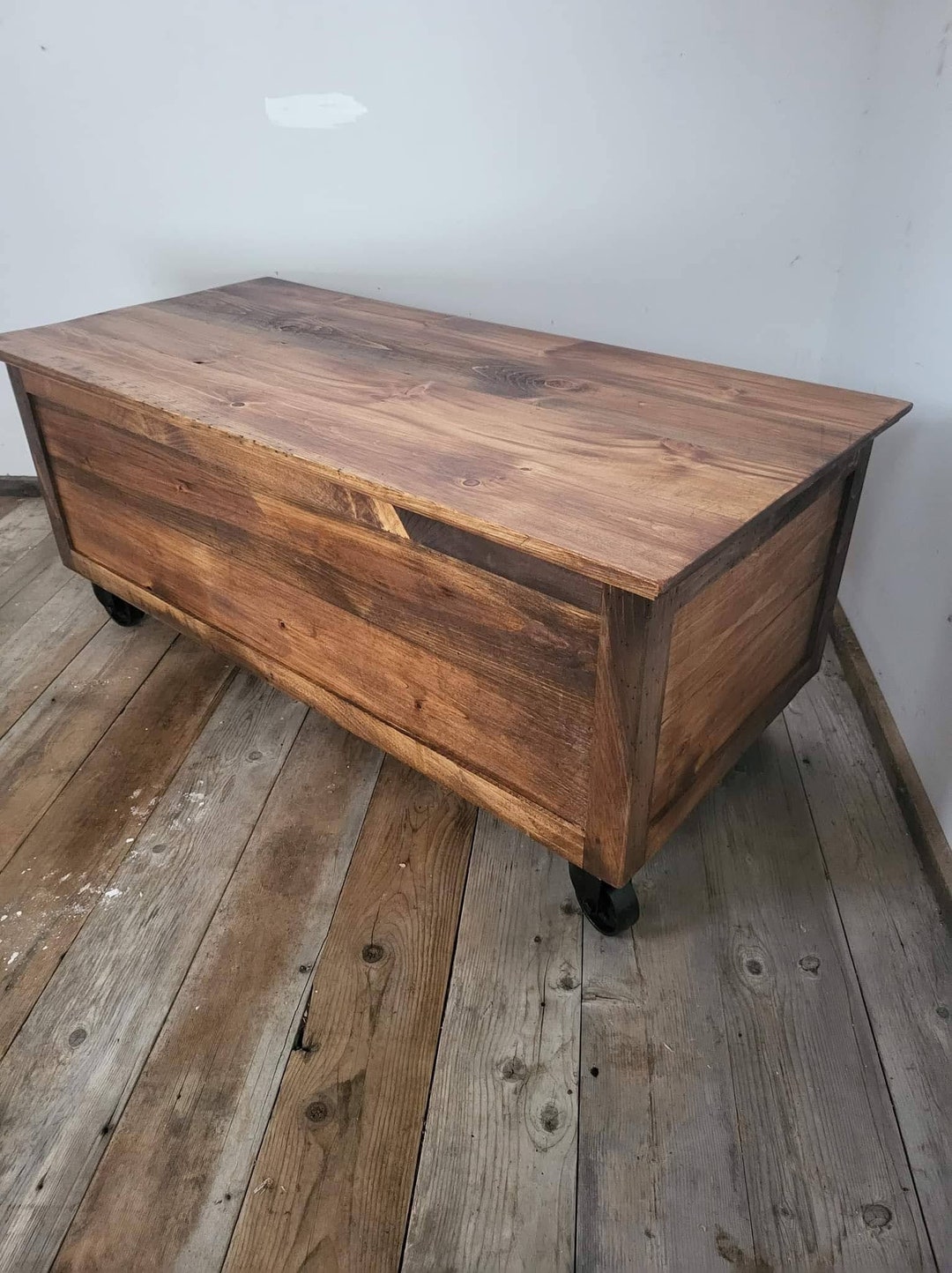 Coffee table trunk with lift top store