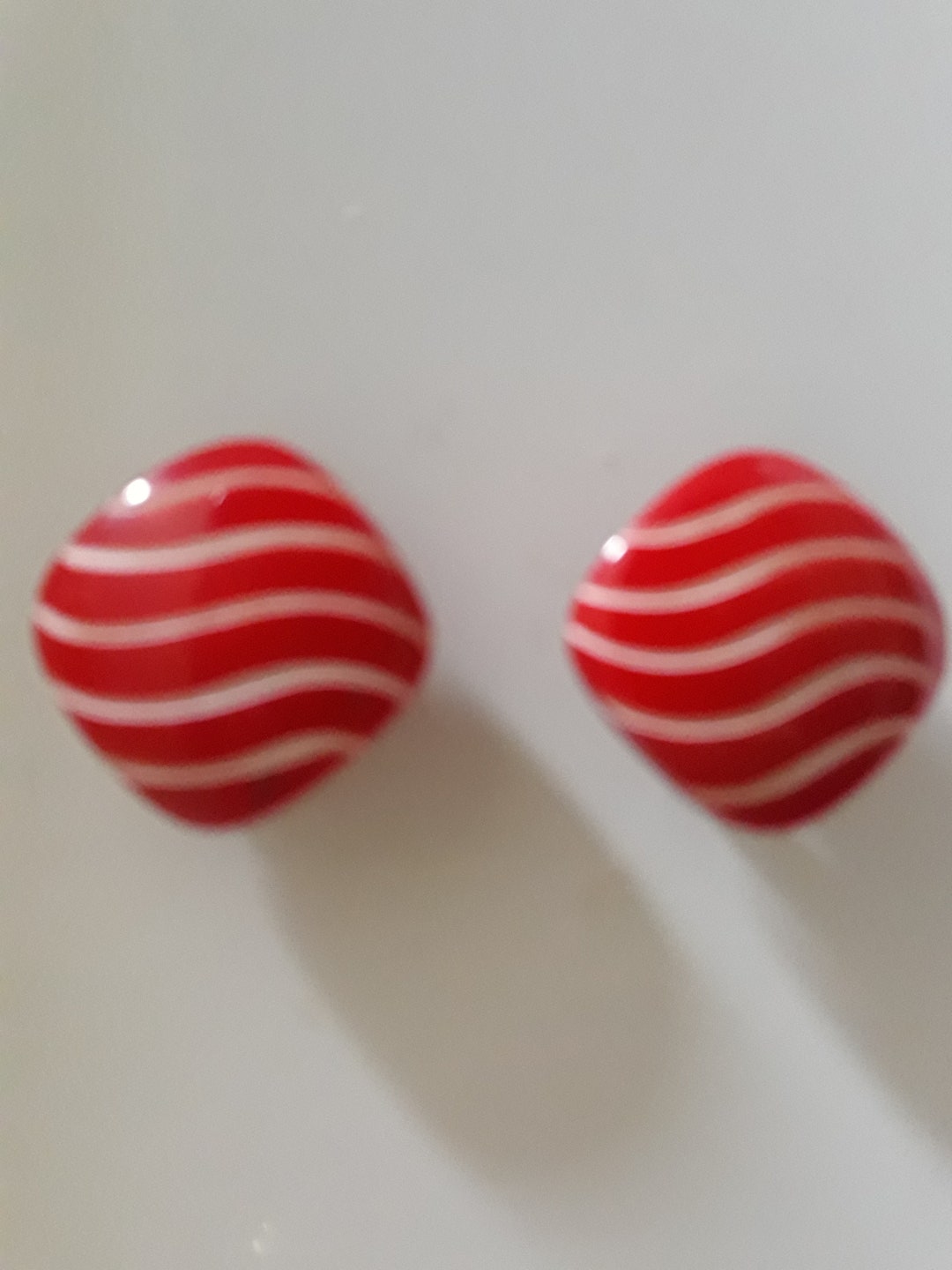 1950s Carved Galalith Earrings / Vintage Old Plastic Red and White Clip ...