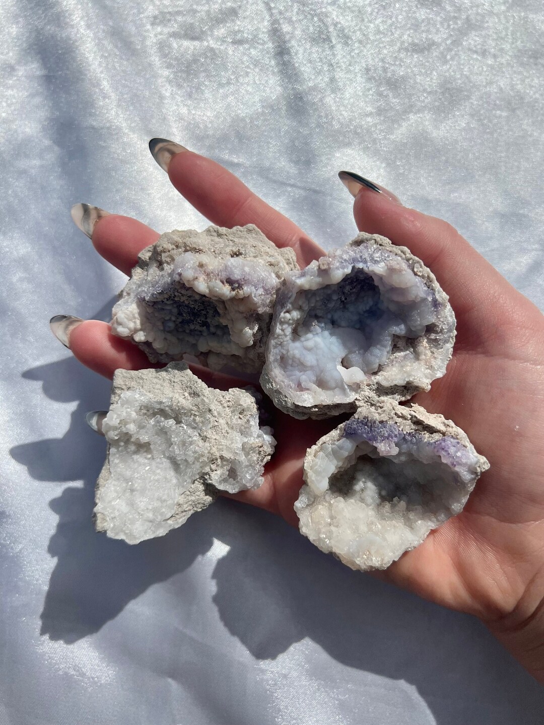 Spirit Flower Geode With Quartz, Fluorite and Chalcedony-uv Reactive ...