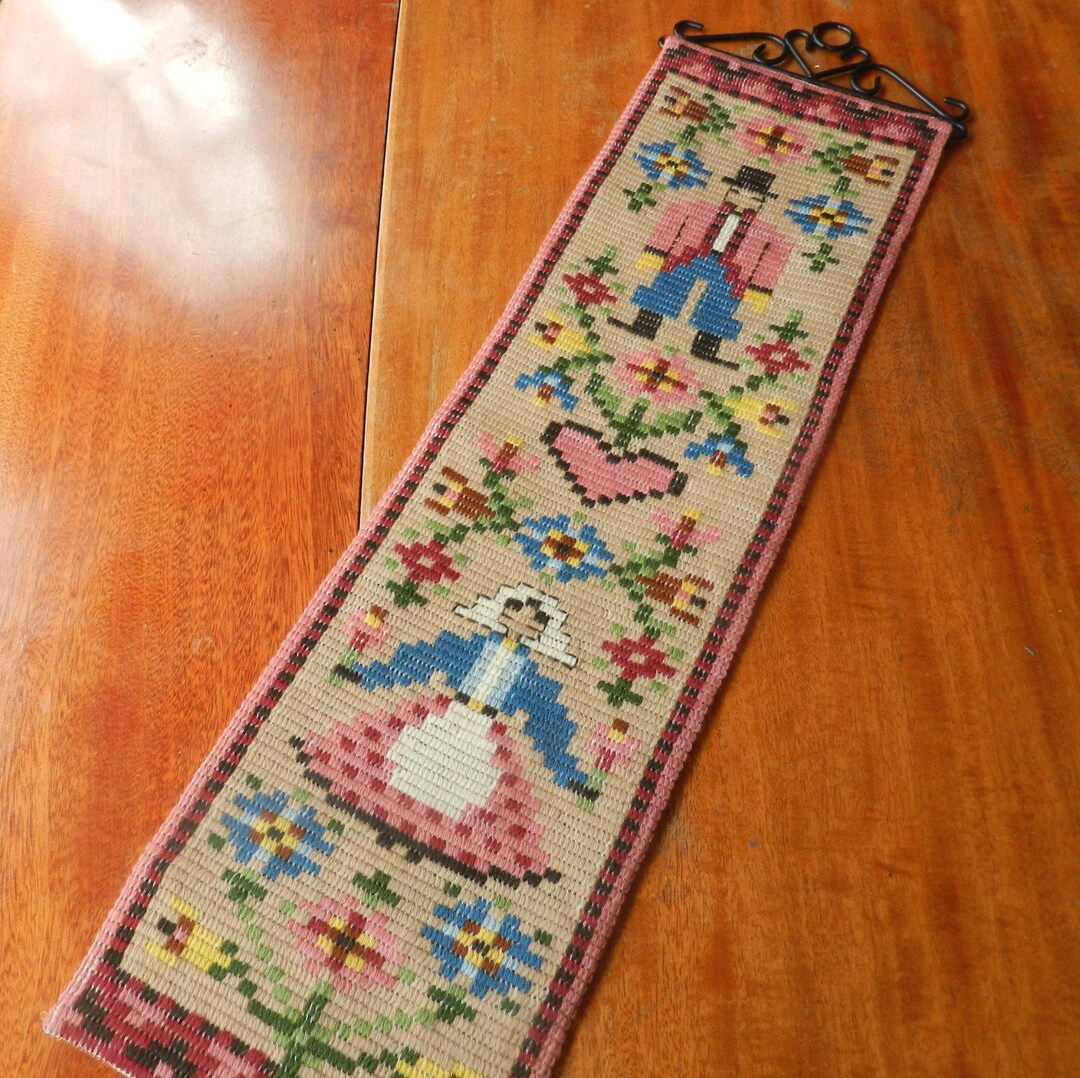 Vintage Folklore Embroidery With Heart and Pair in Traditional Swedish ...