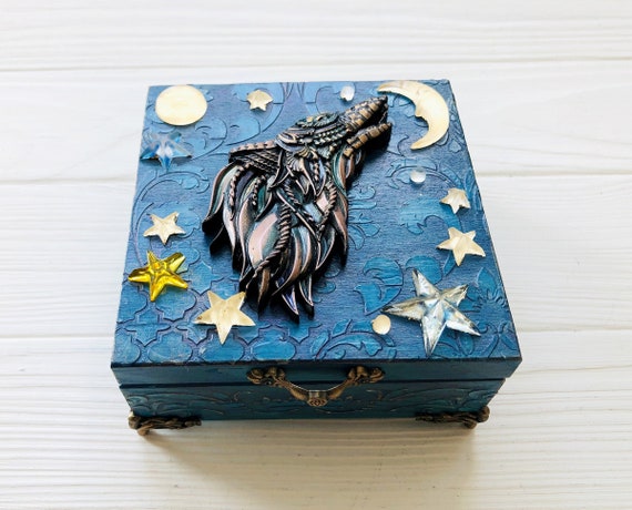 Wooden box Wolf howling at the moon Storage box Wolf decor | Etsy