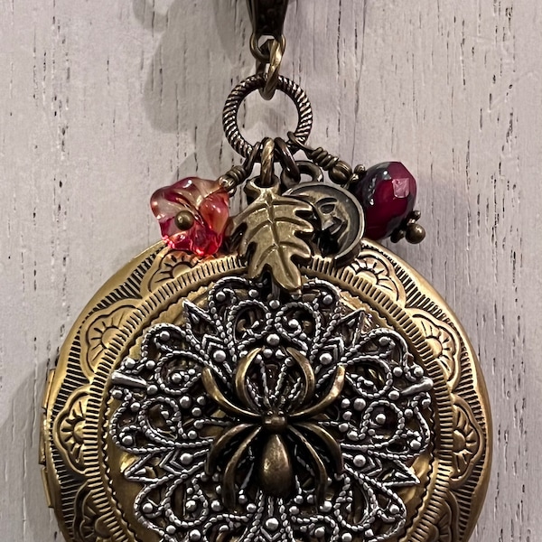Spider Locket - Etsy