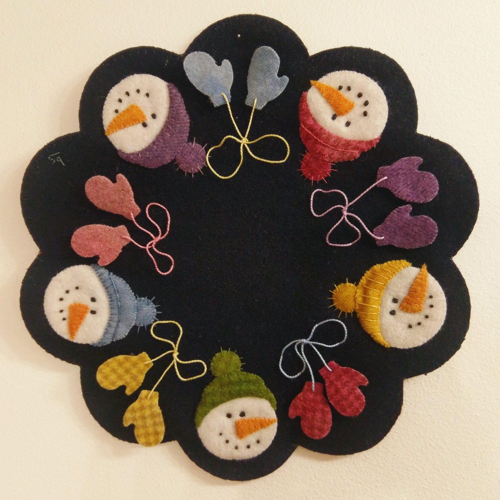 Snowmen Essentials Wool Mat Kit (HATS) - Wool Kit - DIY Christmas Gift ...