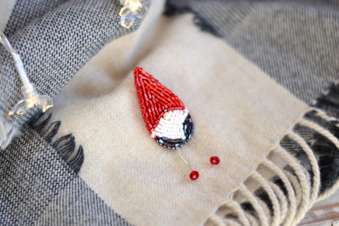 Christmas Elf Gnome Beaded Brooch, Holiday Xmas Dwarf Elf Pin Accessory ...