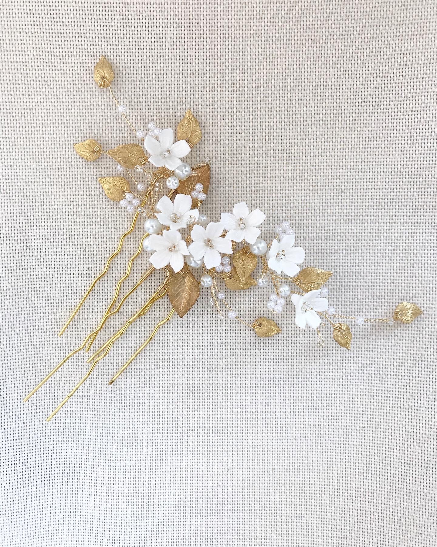 Wedding Hair Pins Small White Flower & Leaves Bridal Hair | Etsy