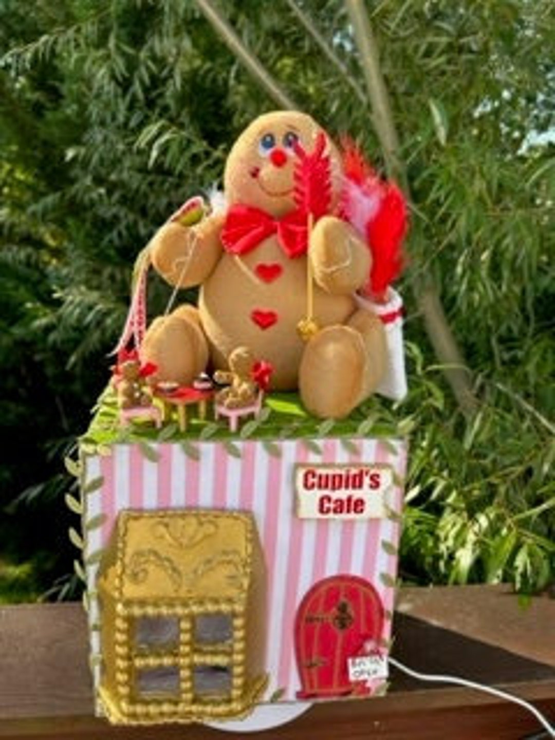 Valentine Gingerbread Centerpiece, Cupid's Cafe Centerpiece, Valentine ...