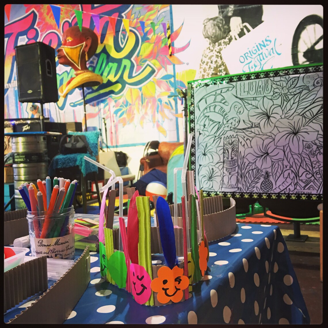 CLUB TROPICANA - Giant Kids Colouring Mural - Hawaiian Luau Party - 235 ...
