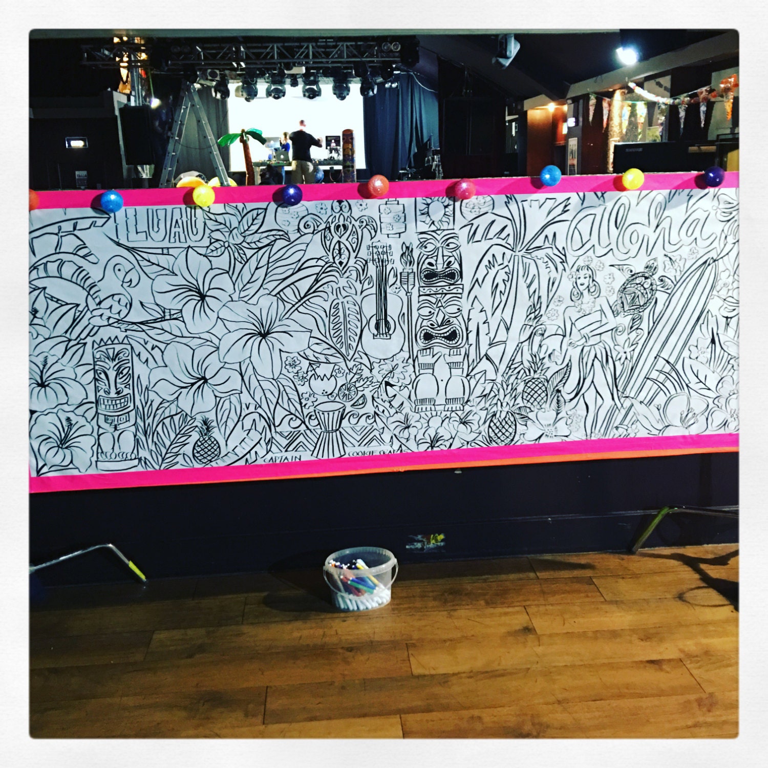 CLUB TROPICANA - Giant Kids Colouring Mural - Hawaiian Luau Party - 235 ...