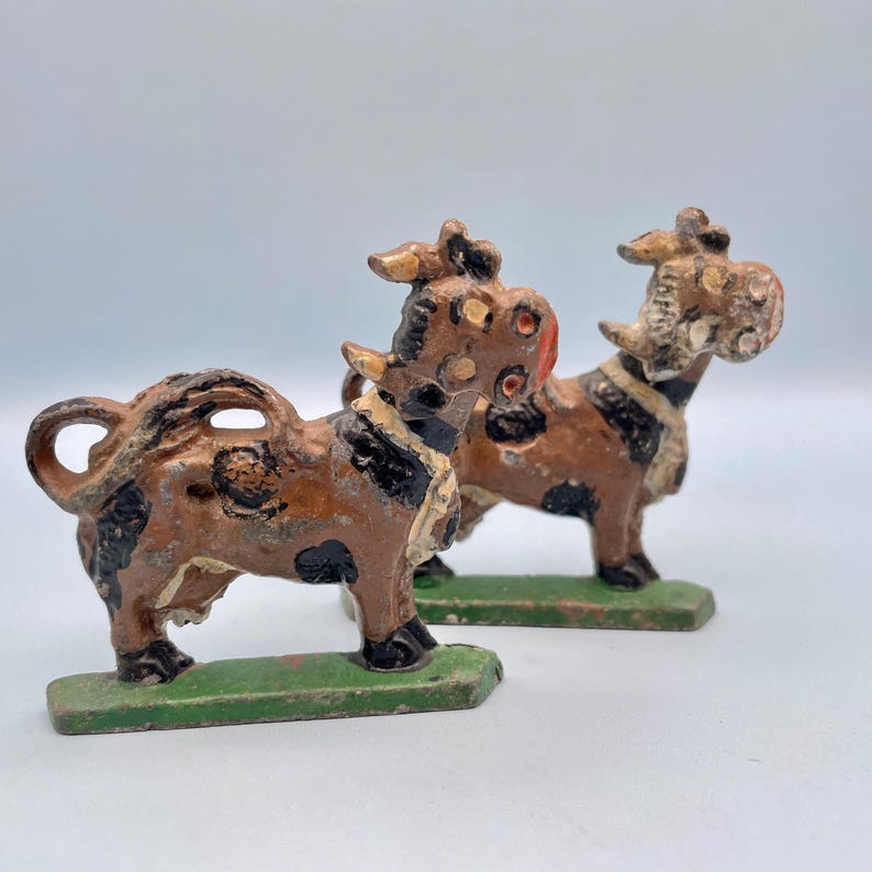 Cast Iron Cows With Moving Heads Toy - Etsy