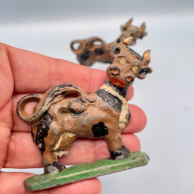 Cast Iron Cows With Moving Heads Toy - Etsy