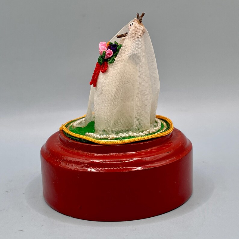 Vintage Peg Bride Doll in Cloche Display - Etsy