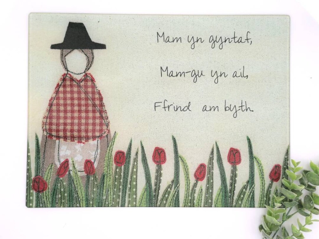 Bwrdd torri gwydr Cymraeg Sul y Mamau, Mam yn gyntaf, Mam-gu yn ail ...