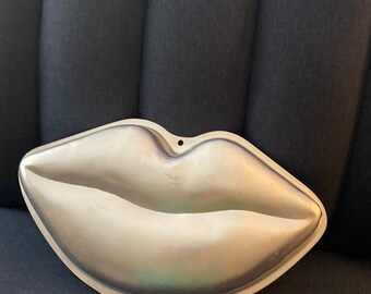 Lips Cake Pan - Etsy