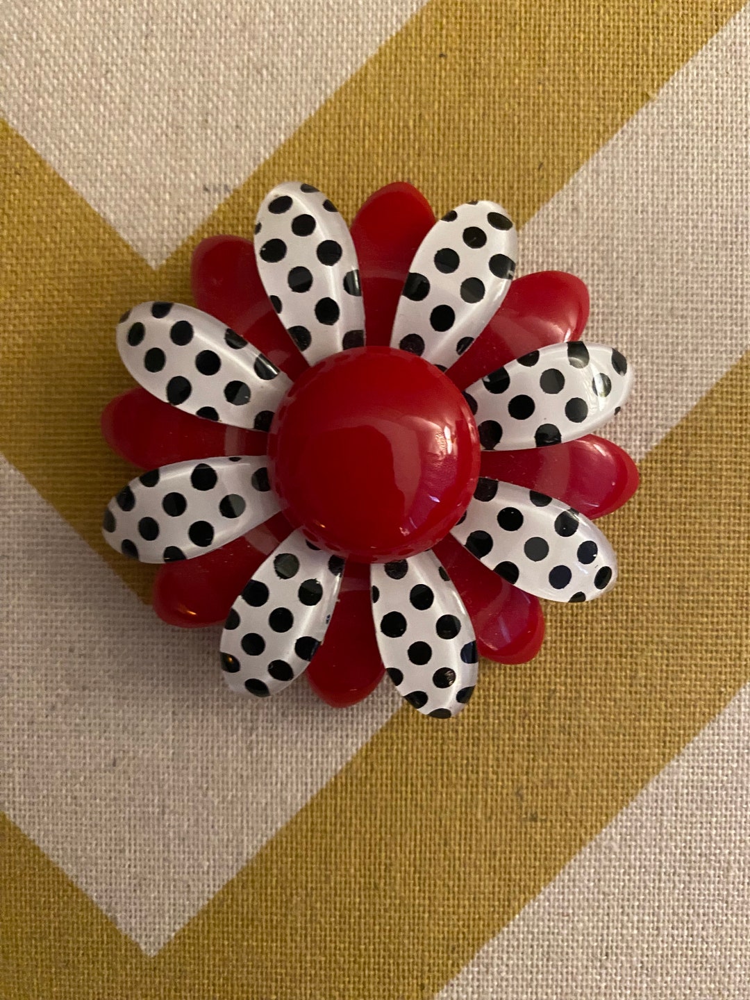 Vintage Plastic Flower Brooch/ Pin (c-s&b01) - Etsy