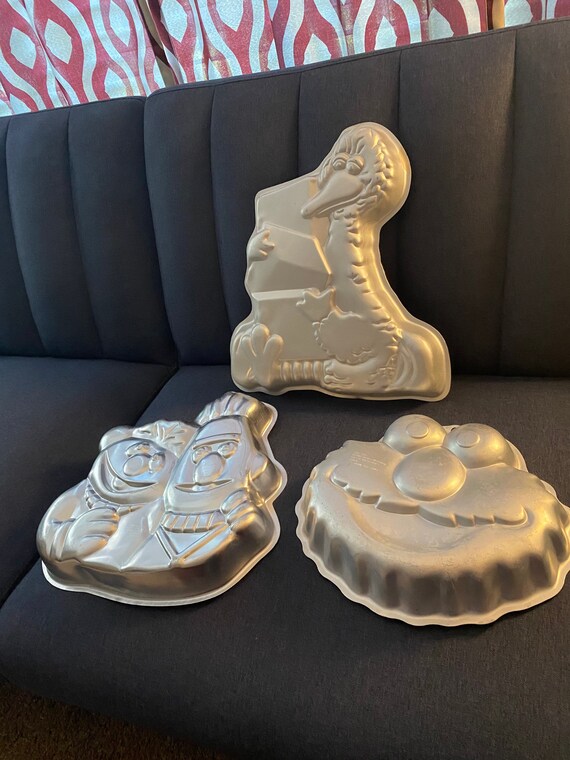 Wilton cake pans for sale store