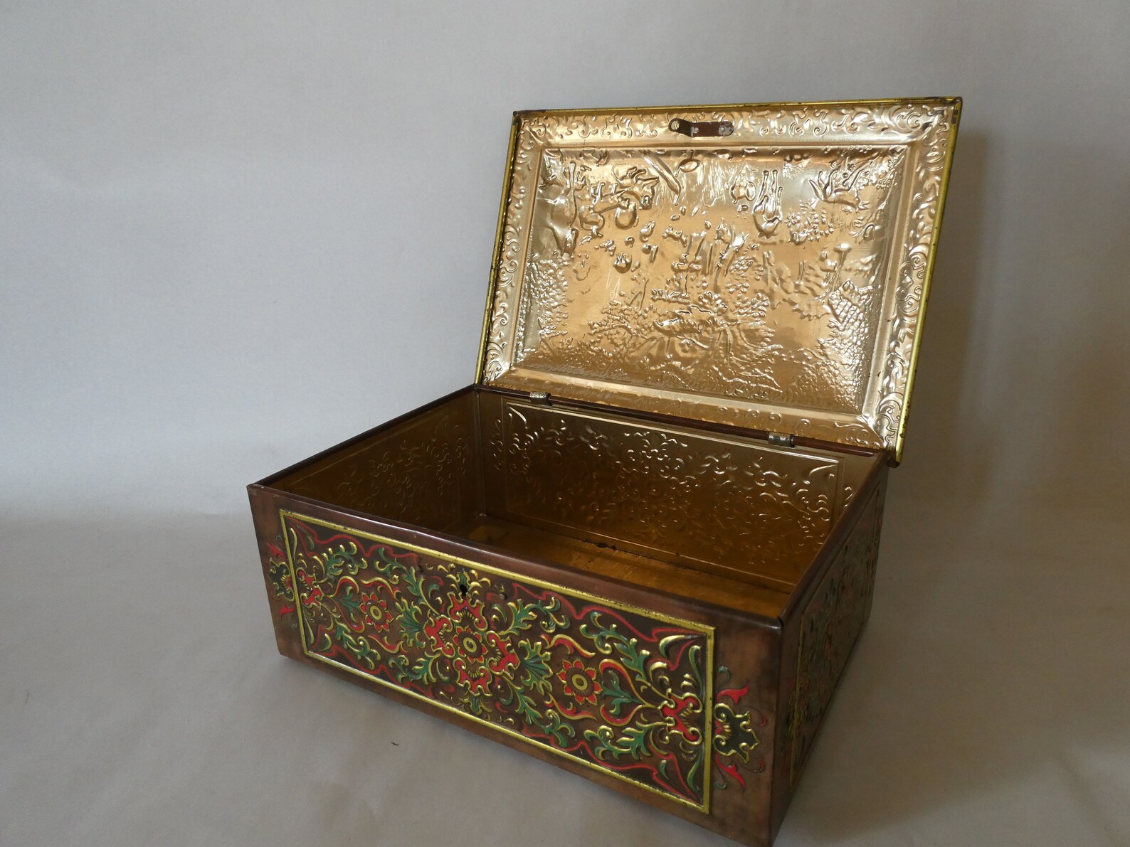 Vintage Mid Century Storage Tin With Repousée Lid 0424003-2812 Please ...