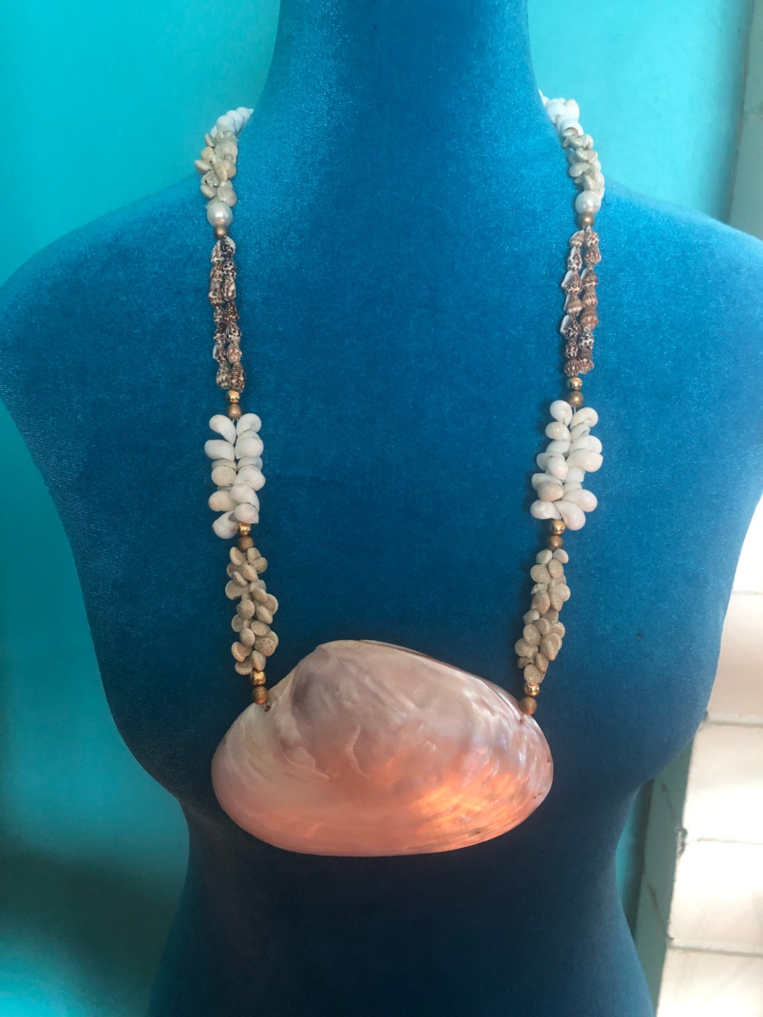 Large Pale Pink Polished Clam Shell Pendant Necklace Hand Beaded With ...