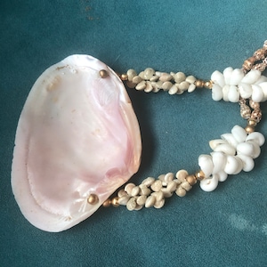 Large Pale Pink Polished Clam Shell Pendant Necklace Hand Beaded With ...