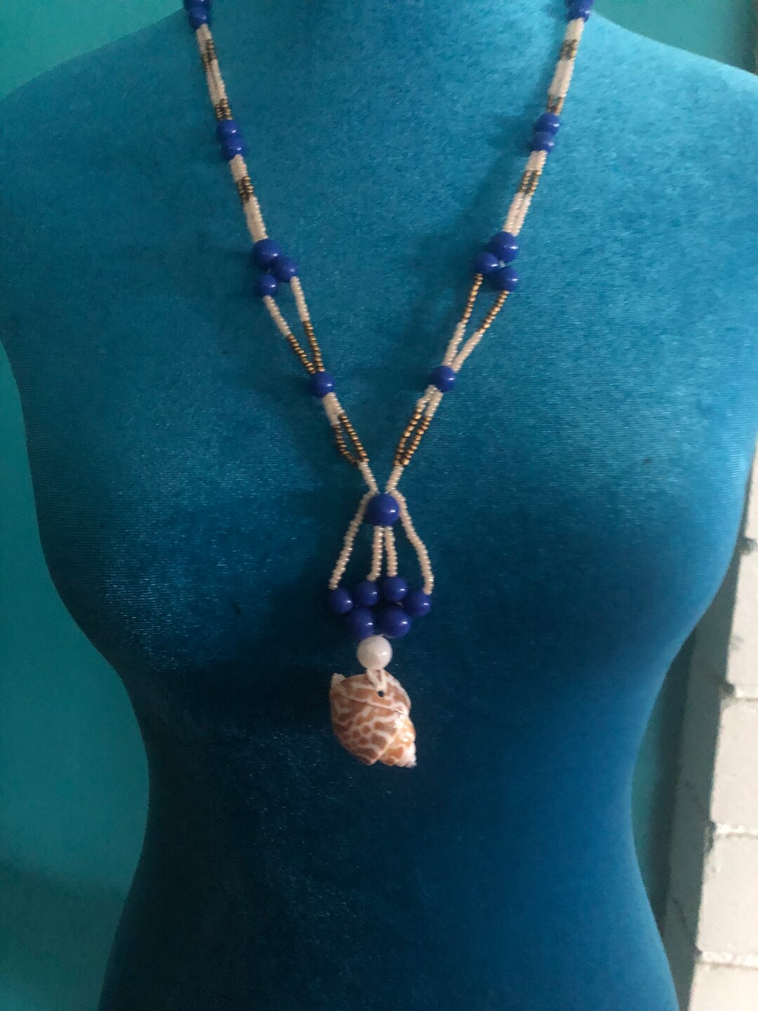 Handmade Seashell Pendant Necklace With White and Gold Seed Beads and ...