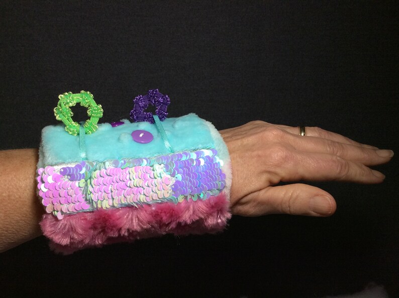 Fidget wrist cuff arm band with textures to calm anxiety in | Etsy