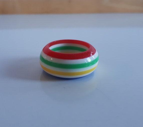 Lucite plastic domed band ring with layered rainbow m… - Gem