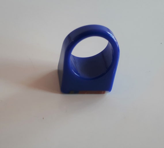 Royal blue lucite plastic ring with layered multicolo… - Gem