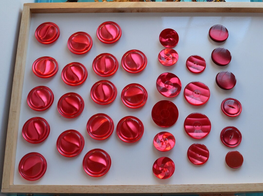 Vintage Lot 33 Pcs Buttons Fabulous Iridescent Ruby Red Color Moonglow ...