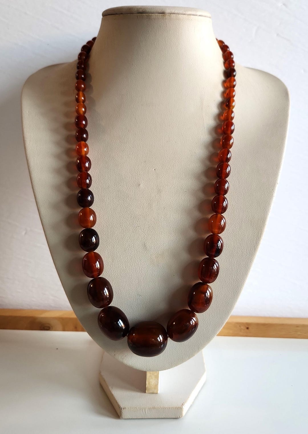 ART DECO Marbled Cognac Prystal Bakelite Graduated Necklace Egg Beads ...